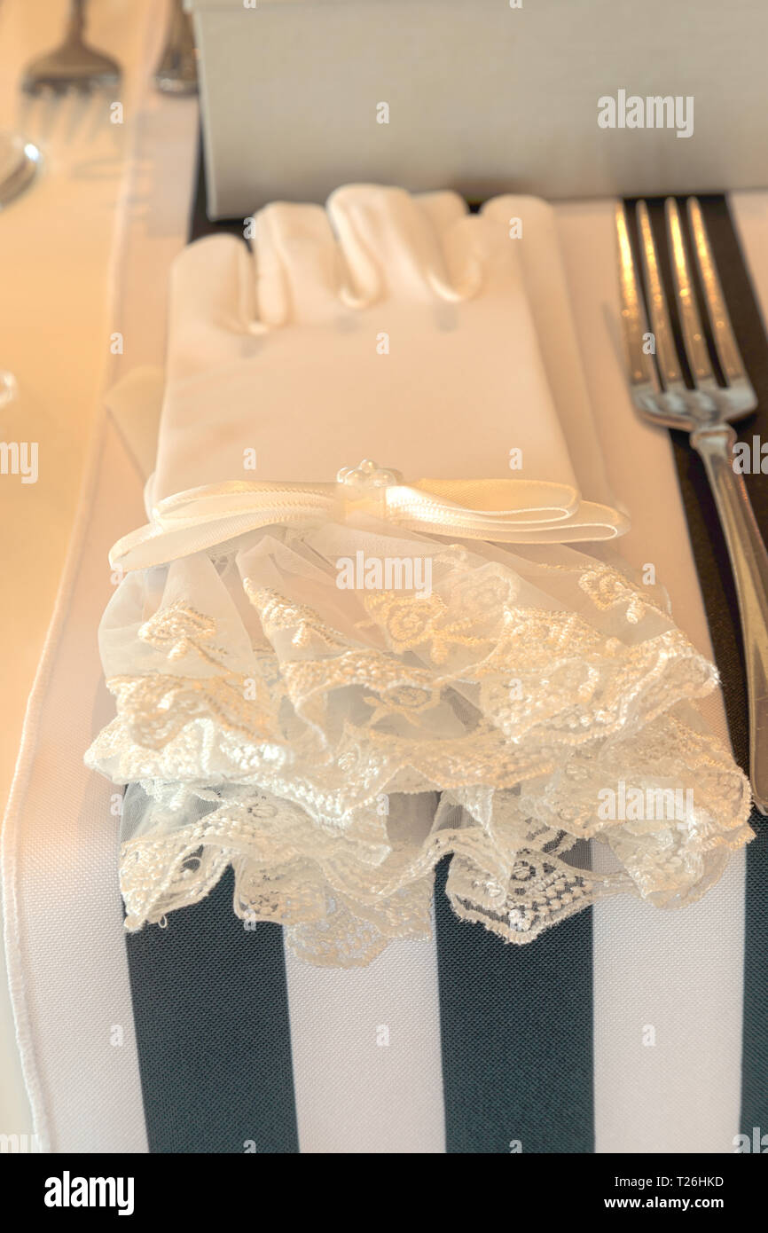 White glove dining hi-res stock photography and images - Alamy
