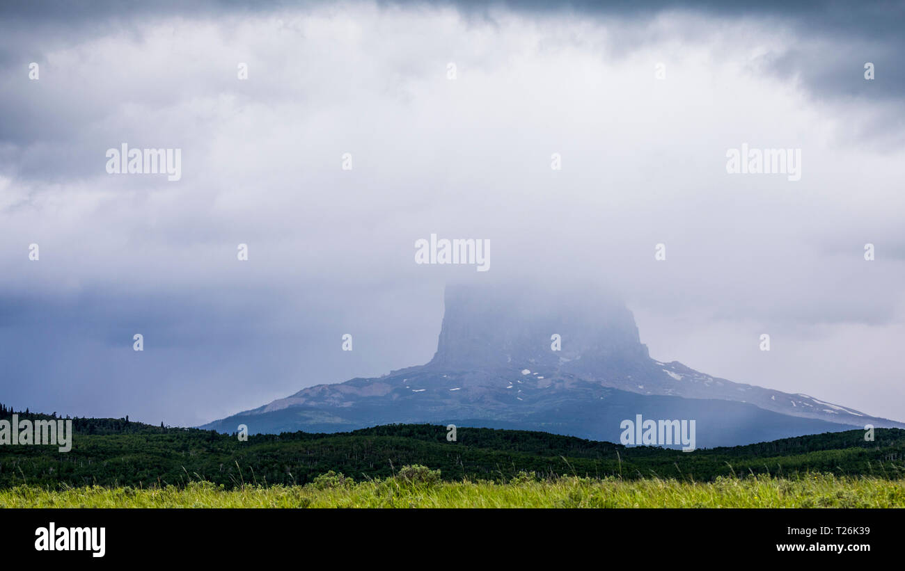 Clouds around hi-res stock photography and images - Alamy