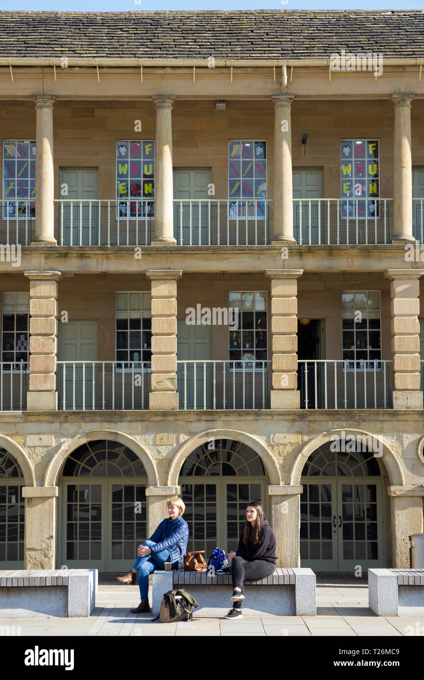 Piece hall halifax balconies hi-res stock photography and images - Alamy
