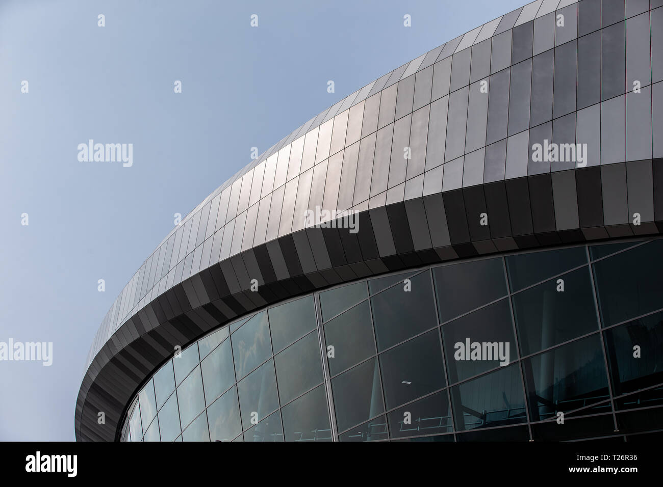 Tottenham hotspur stadium outside hi-res stock photography and images ...
