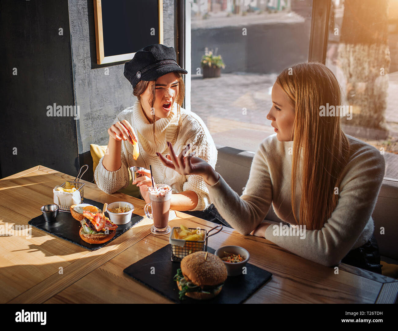 Female friends argue hi-res stock photography and images - Alamy