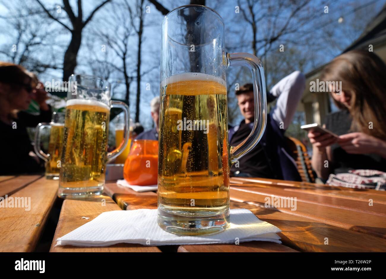 Leipzig, Germany. 30th Mar, 2019. Leipzigers and guests of the city sit ...