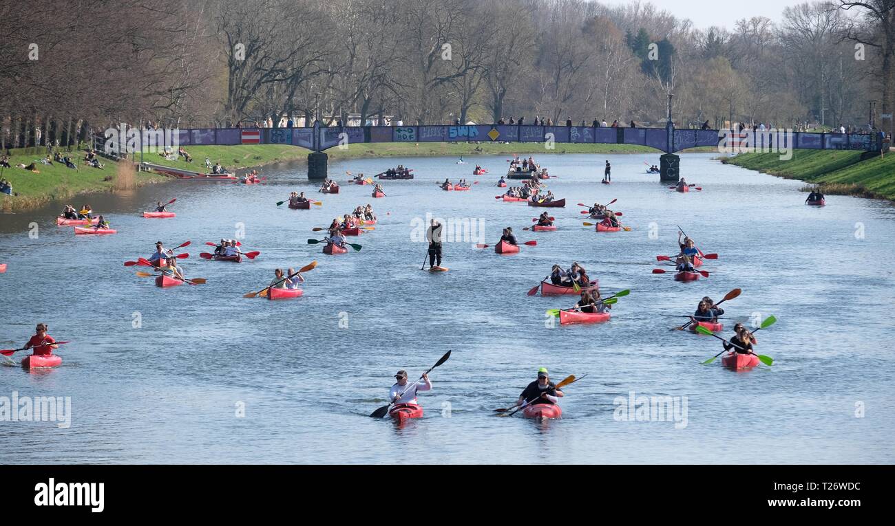 Leipzig, Germany. 30th Mar, 2019. Boats sail on the Elster Flood Bed in ...