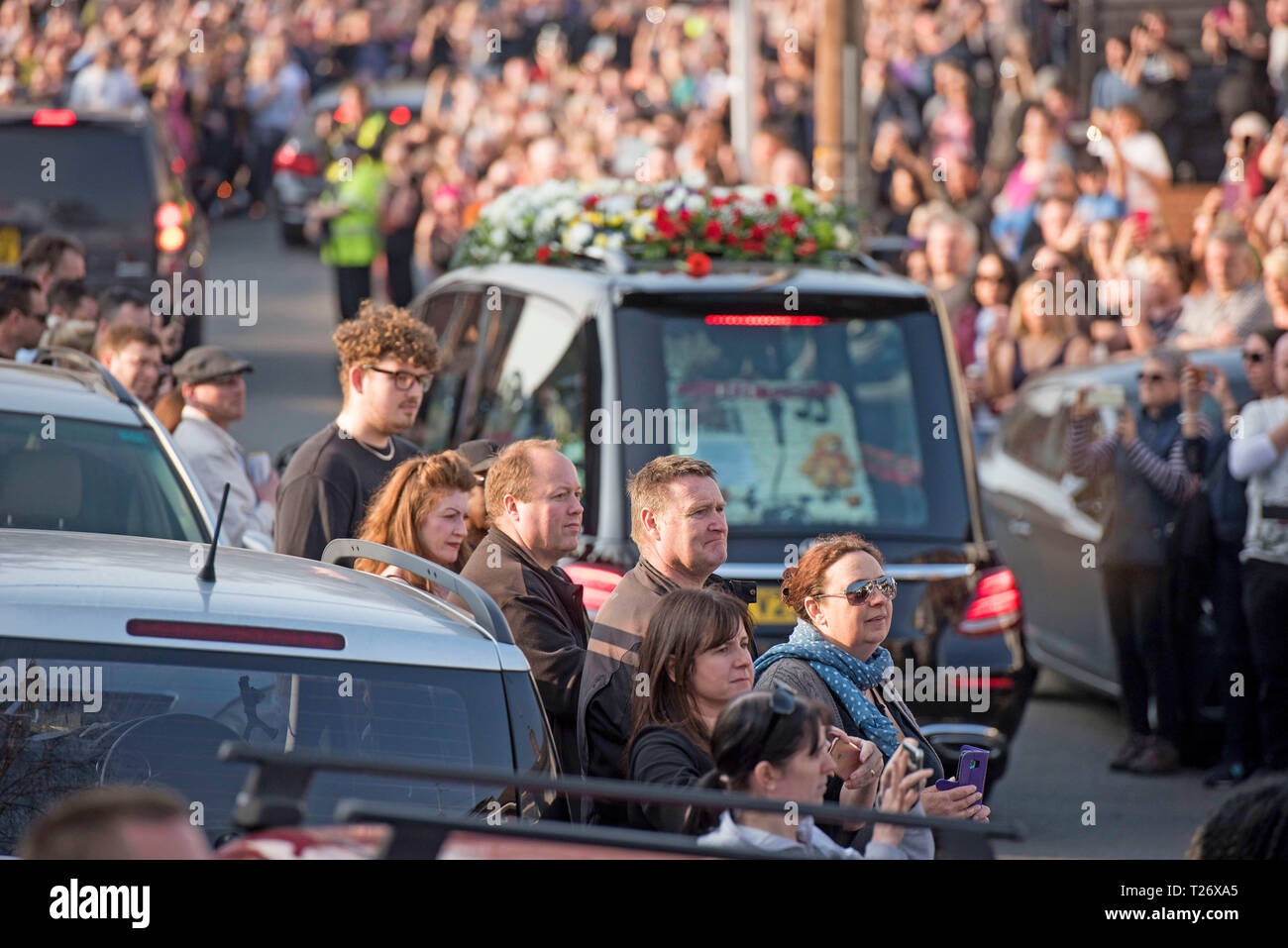 Essex, UK. 30th March 2019. Fans watch the funeral cortege of the late ...