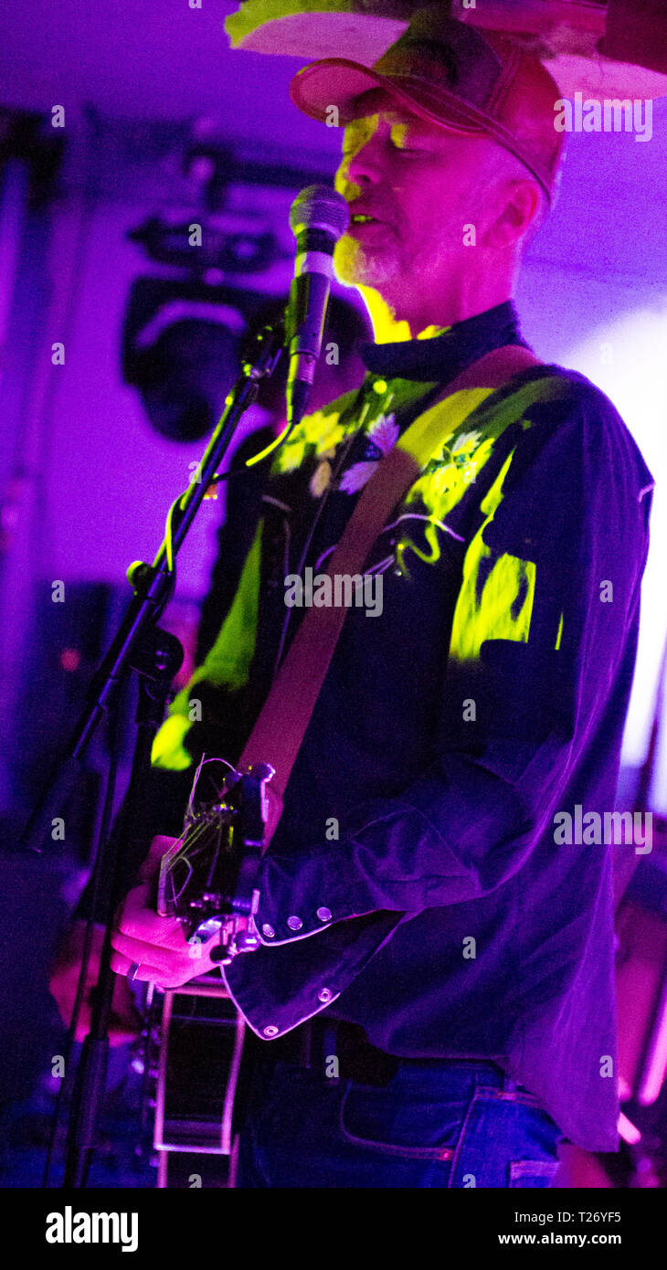 Broadcast band hi-res stock photography and images - Alamy