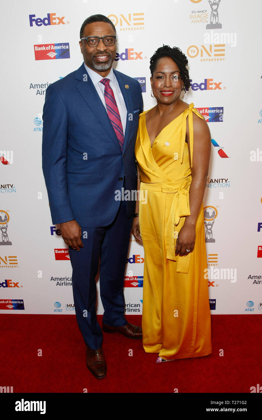 Beverly Hills, CA - MAR 29: Derrick Johnson and Letitcia Johnson attend ...