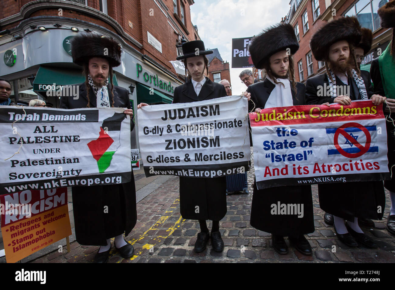 Hasidic jews protest hi-res stock photography and images - Alamy