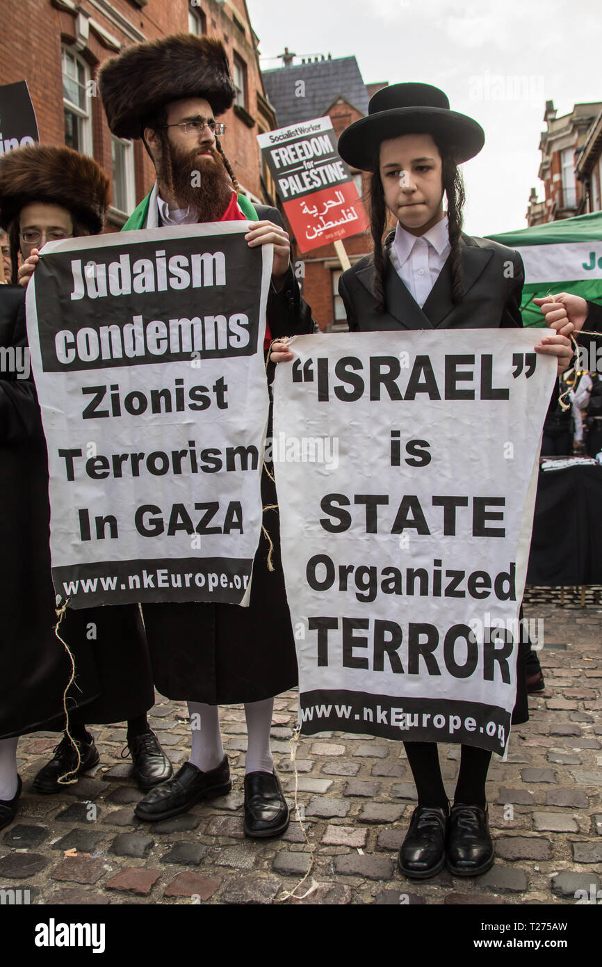 Hasidic jews protest hi-res stock photography and images - Alamy