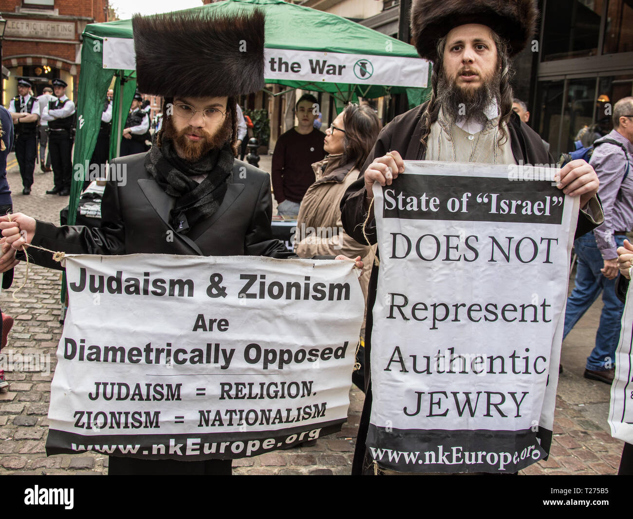 London palestinian community protest hi-res stock photography and ...