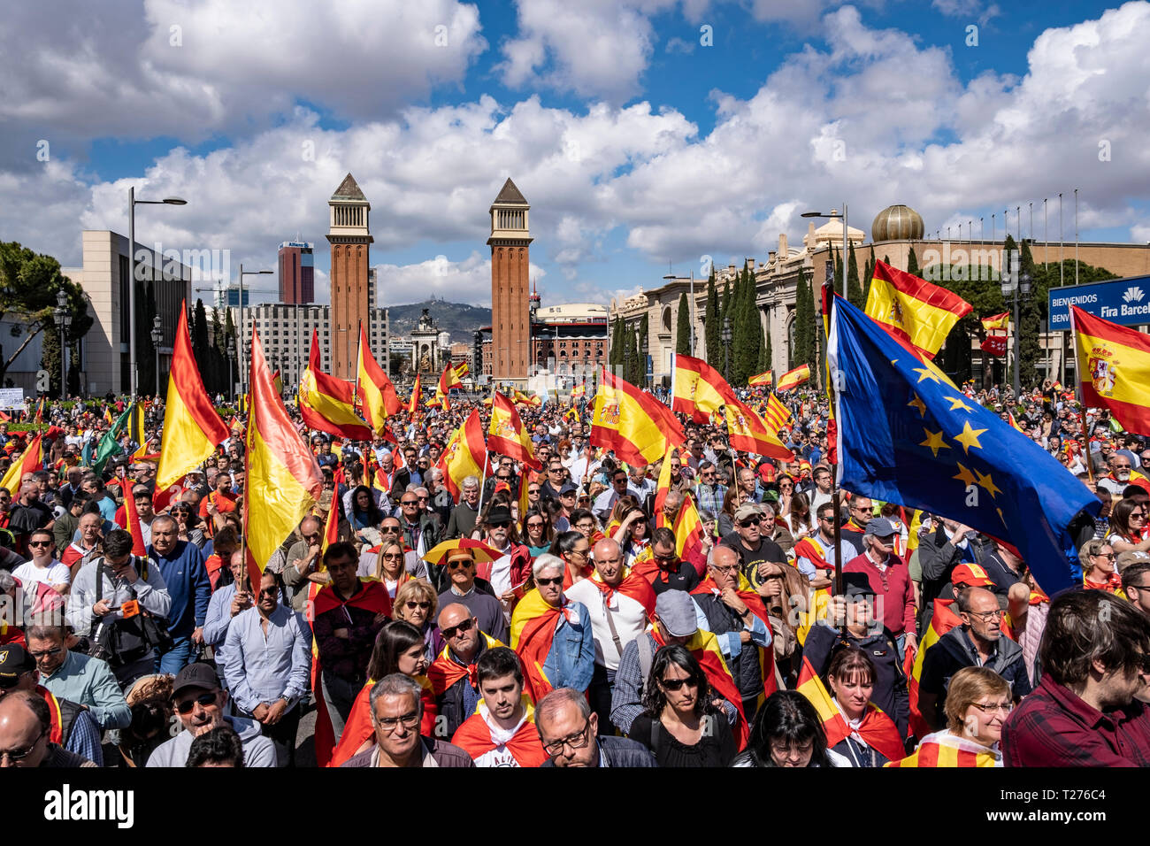Barcelona, Spain. 30th March 2019. Hundreds of protesters are seen ...