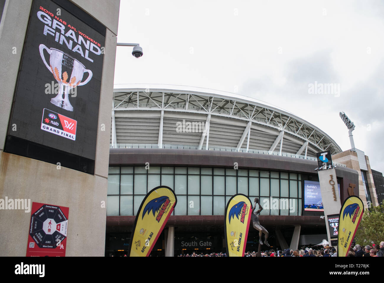 Adelaide Australia 31st March 2019. Fans arrive at the Adelaide Oval ...