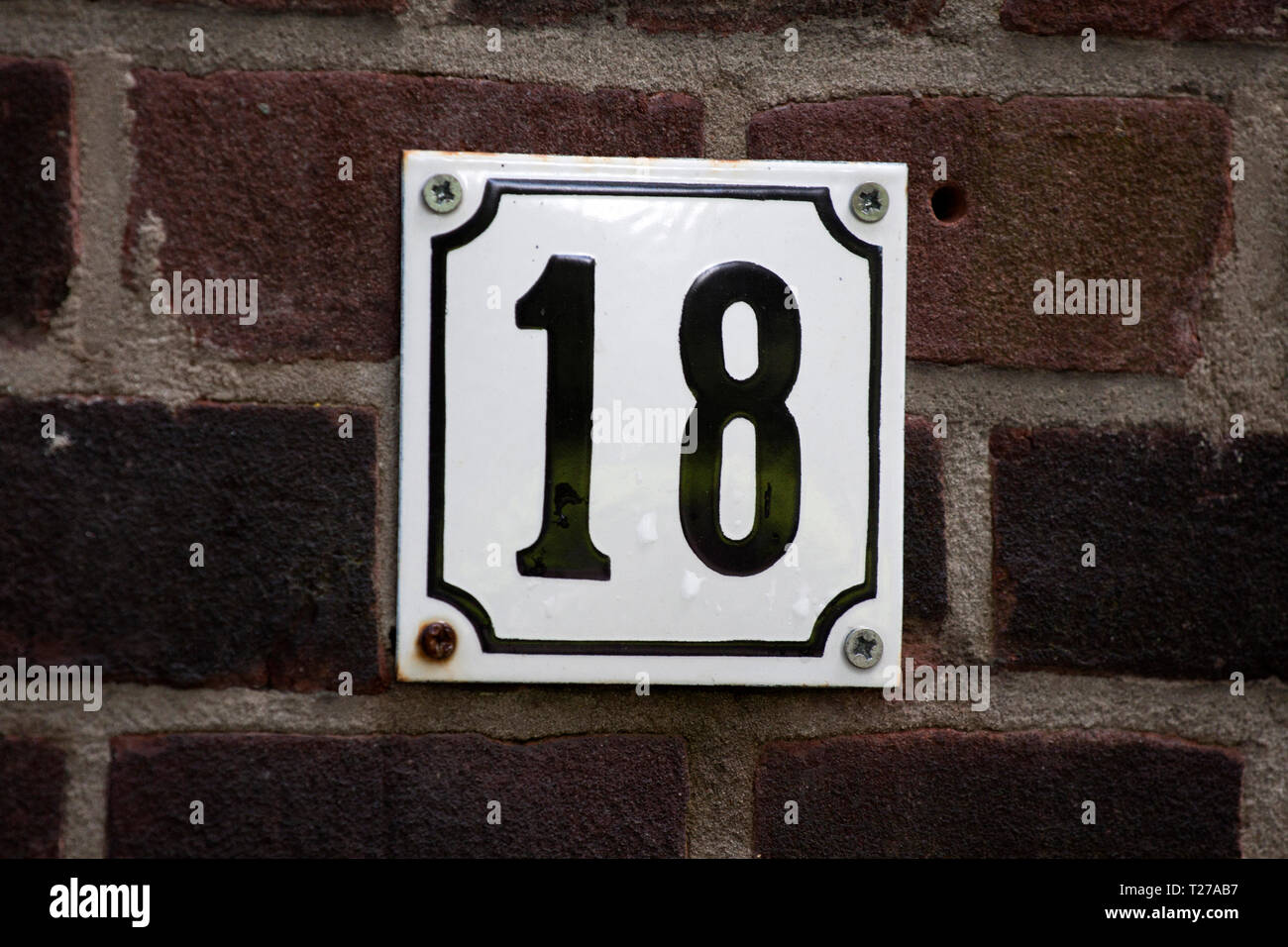 House number 18 sign hi-res stock photography and images - Alamy