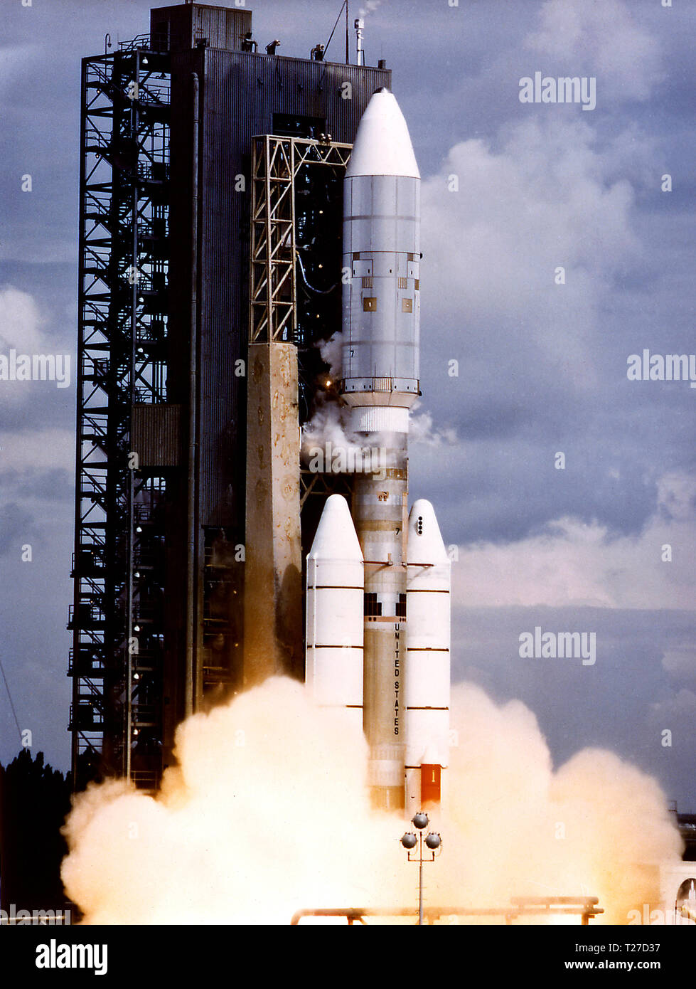 1977 voyager ii lift off hi-res stock photography and images - Alamy