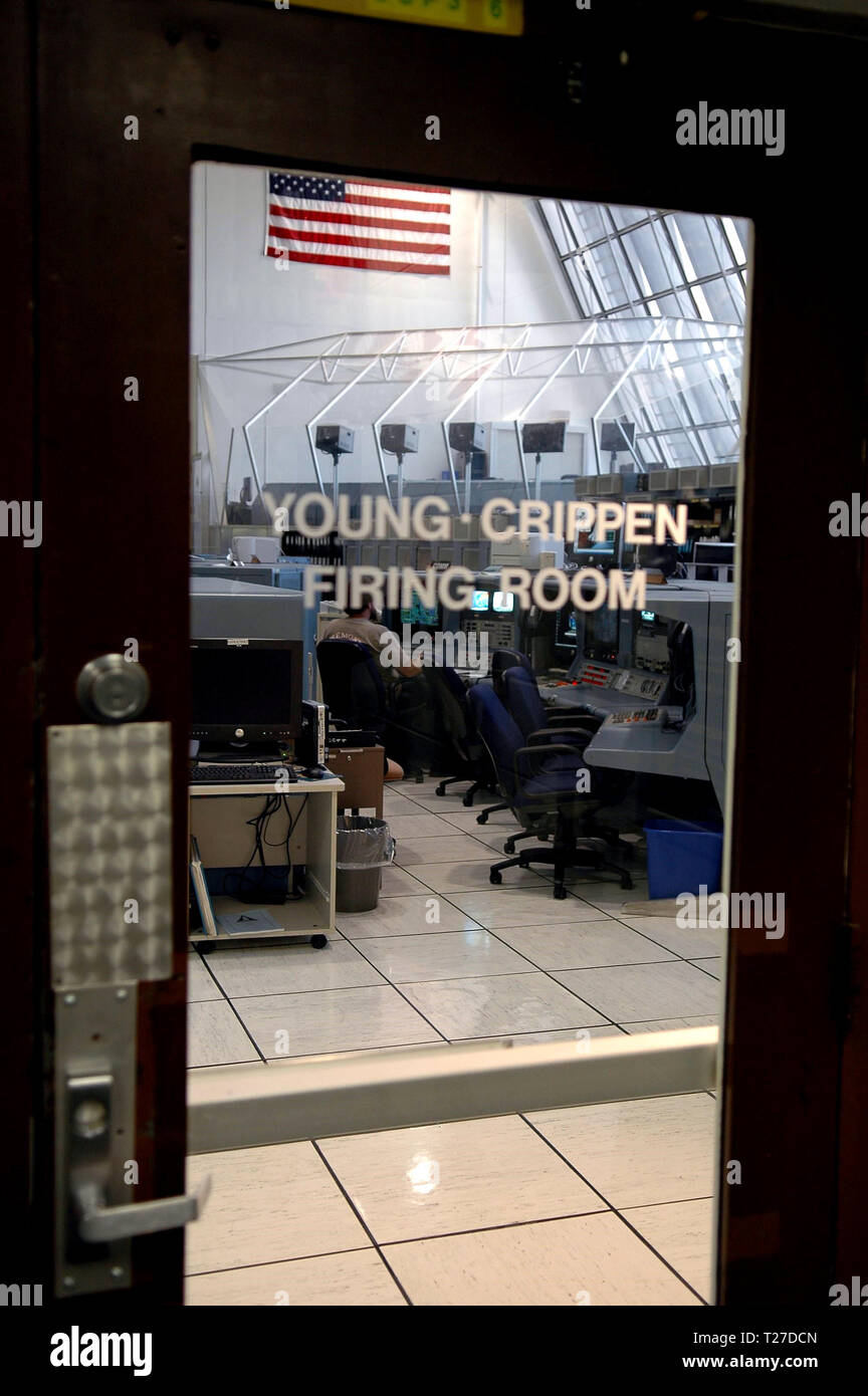 Space shuttle door hi-res stock photography and images - Alamy