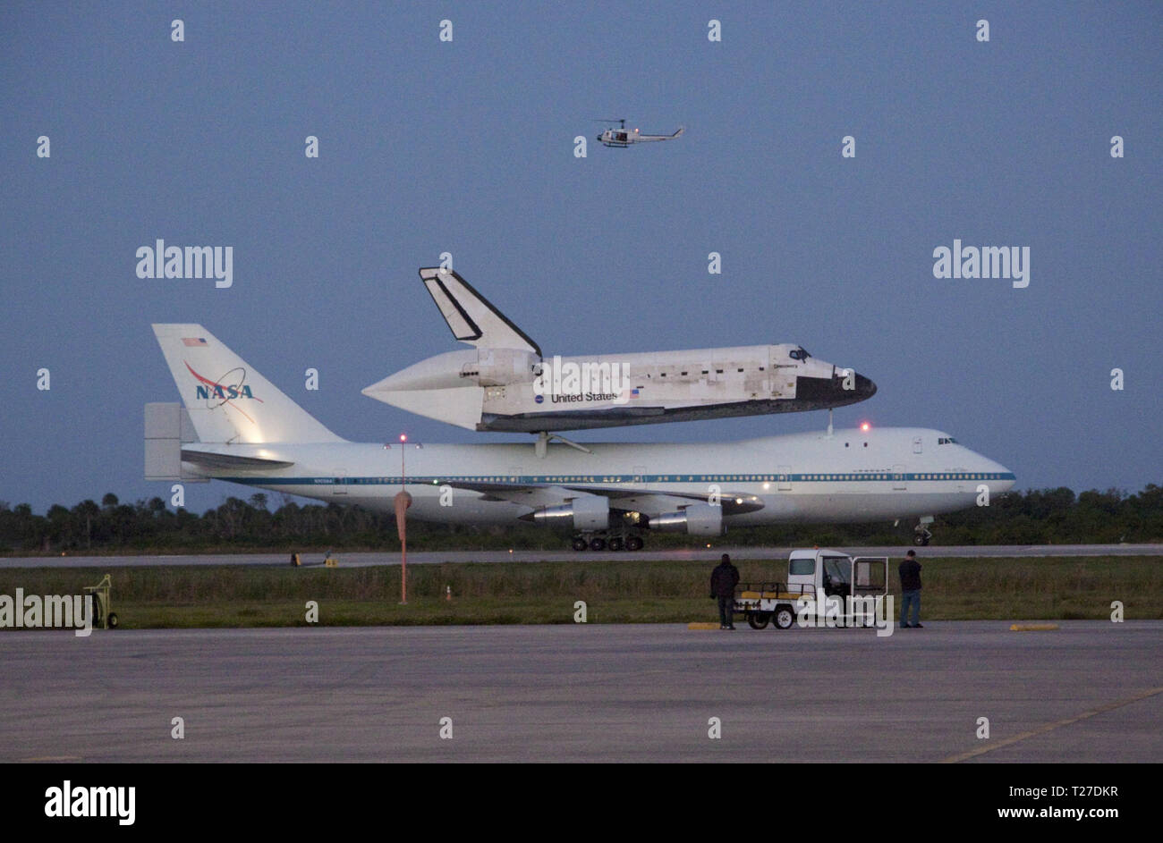 CAPE CANAVERAL, Fla. – Space shuttle Discovery, mounted to a Shuttle ...