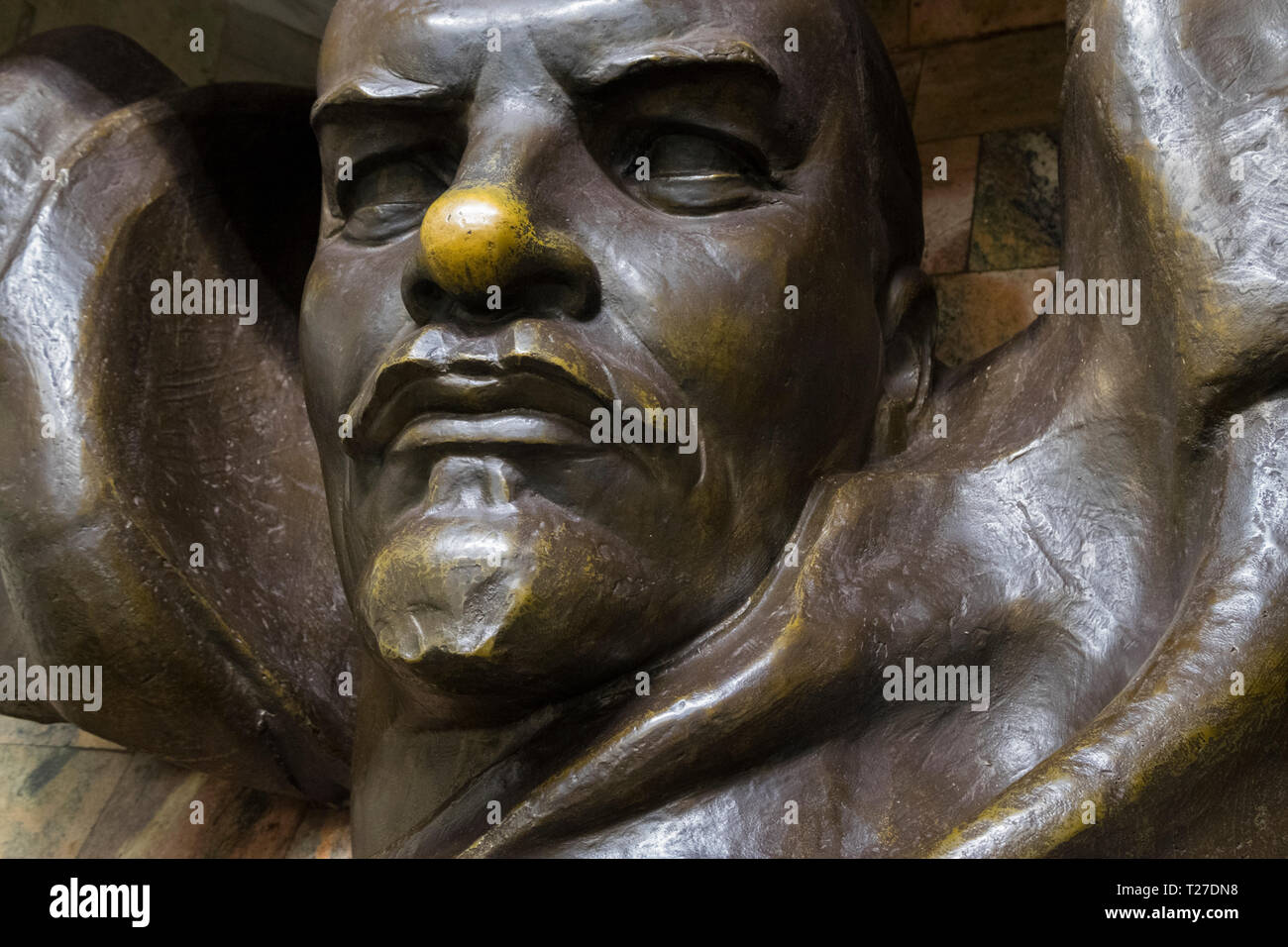 Lenin sculpture in the passageway under Independence Square in Minsk ...