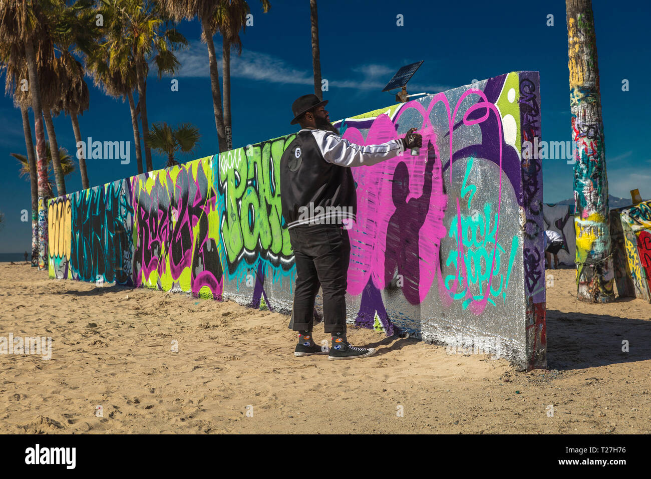 Venice graffiti walls hi-res stock photography and images - Alamy