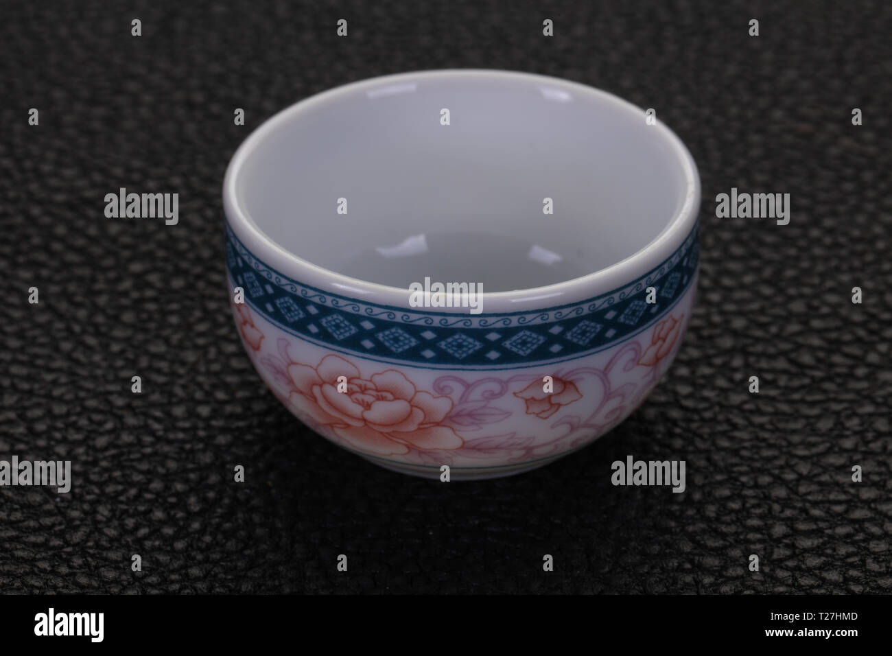 Empty Chinese cup for tea Stock Photo - Alamy
