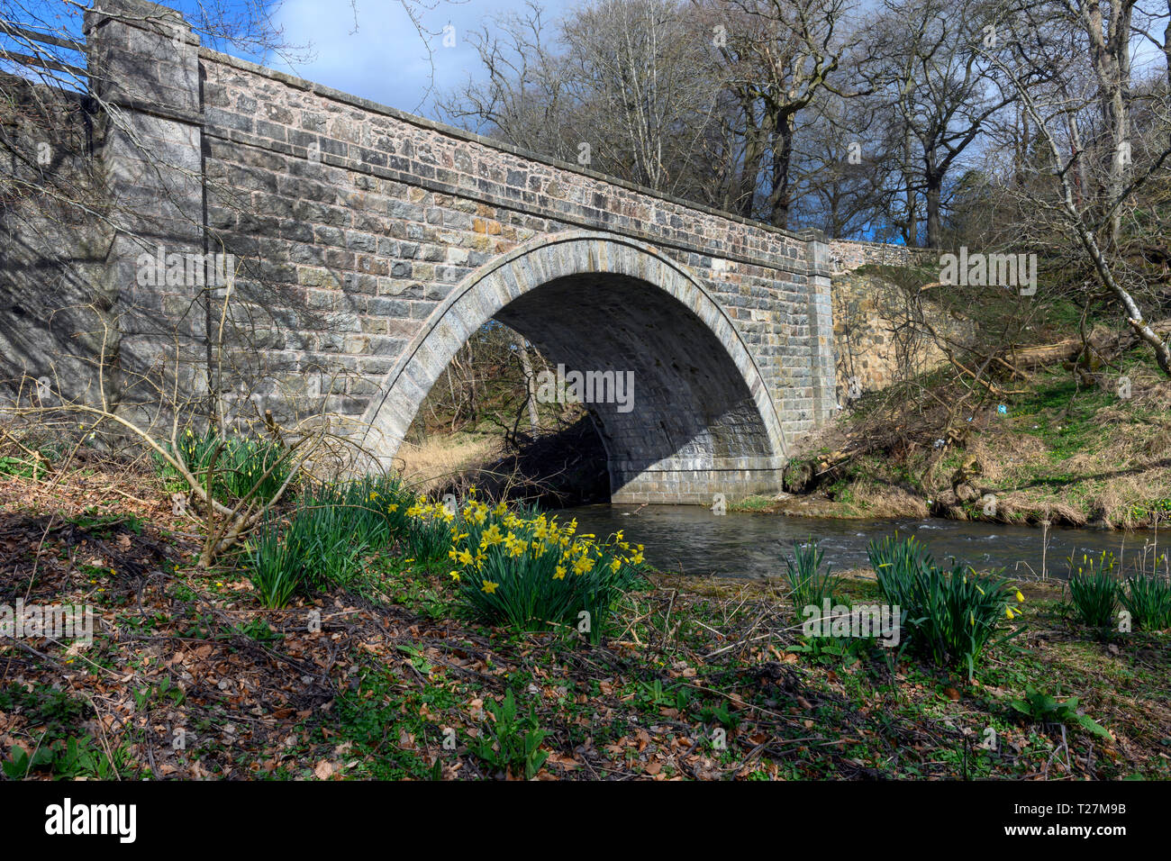 Road bridge over river hi-res stock photography and images - Alamy