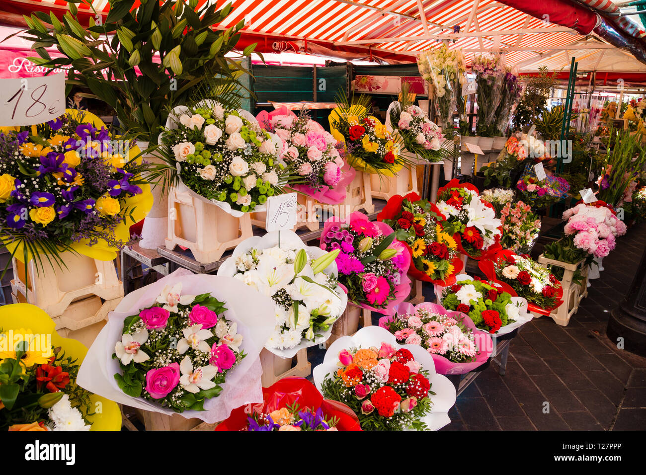 Nice, France. A colourful flower stall in a market Stock Photo - Alamy