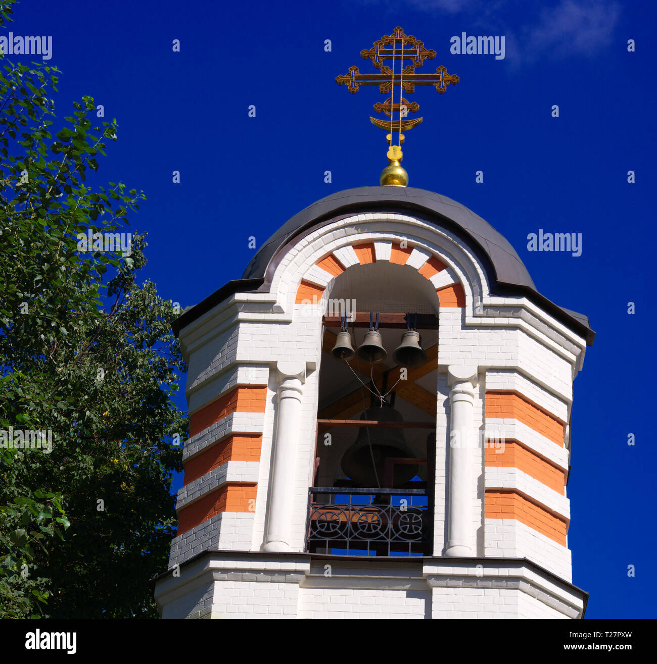 church in the daytime Stock Photo - Alamy