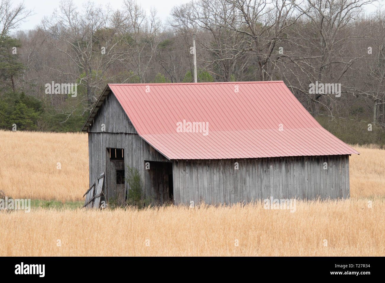 Red Roof Barn Stock Photo - Alamy