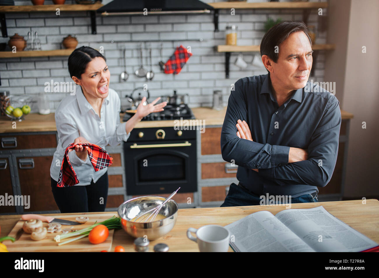 Helpless man in kitchen hi-res stock photography and images - Alamy