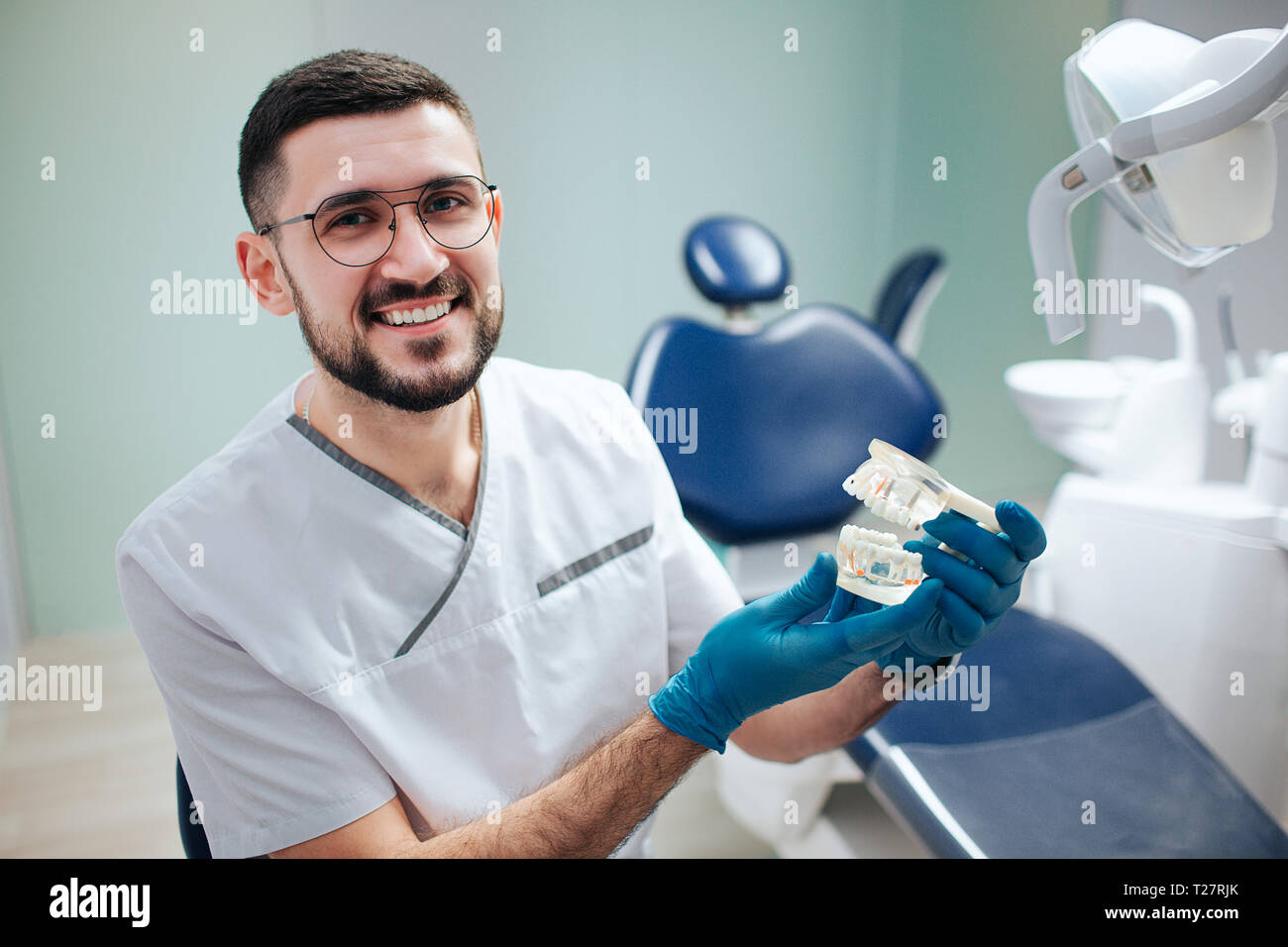 Younng adult hi-res stock photography and images - Alamy