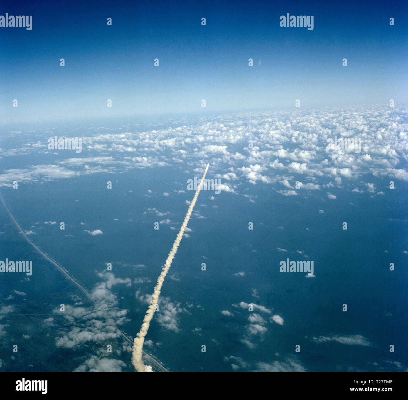 Sts 2 aerial launch hi-res stock photography and images - Alamy