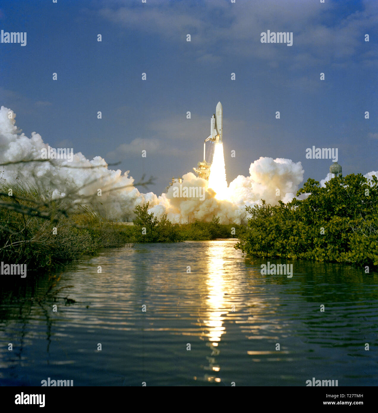 122 feet tall hi-res stock photography and images - Alamy