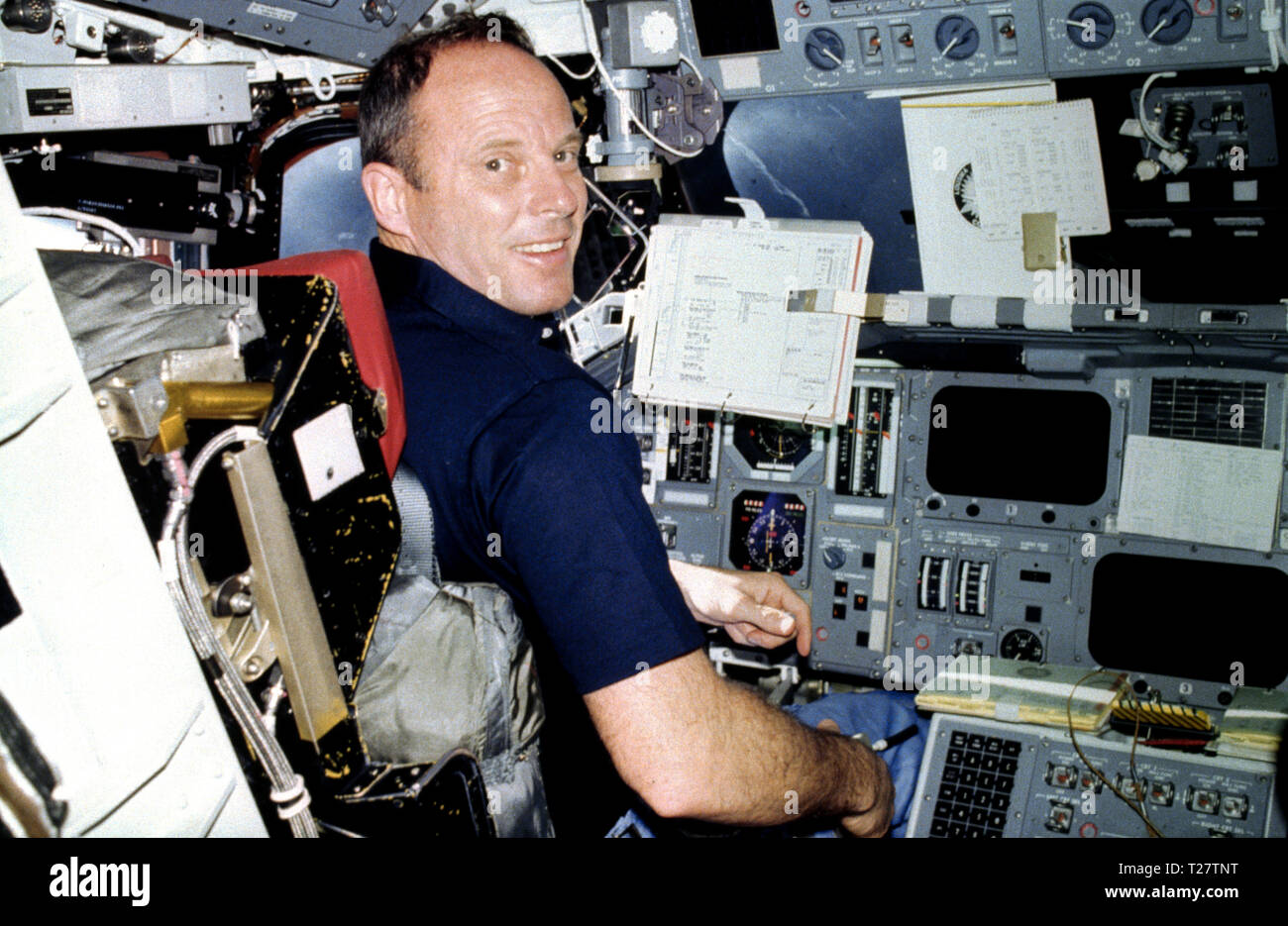Astronaut gordon fullerton hi-res stock photography and images - Alamy