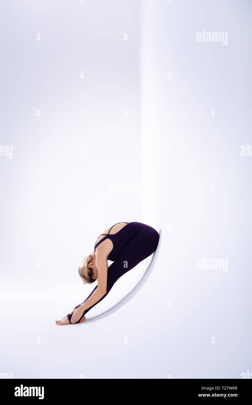 Leaning forward figure hi-res stock photography and images - Alamy