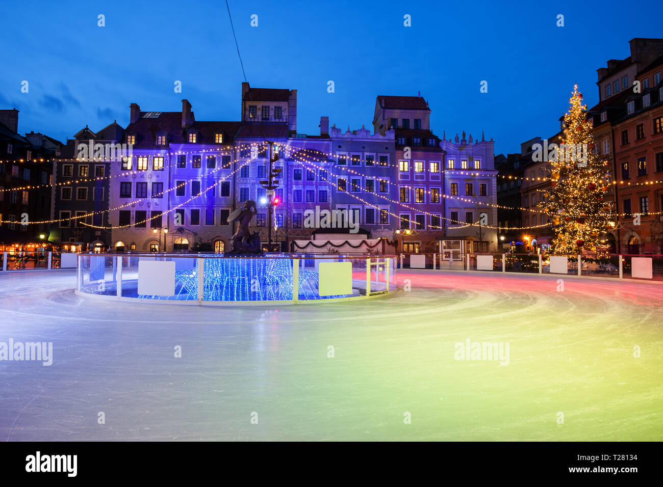 Night skating warsaw hi-res stock photography and images - Alamy