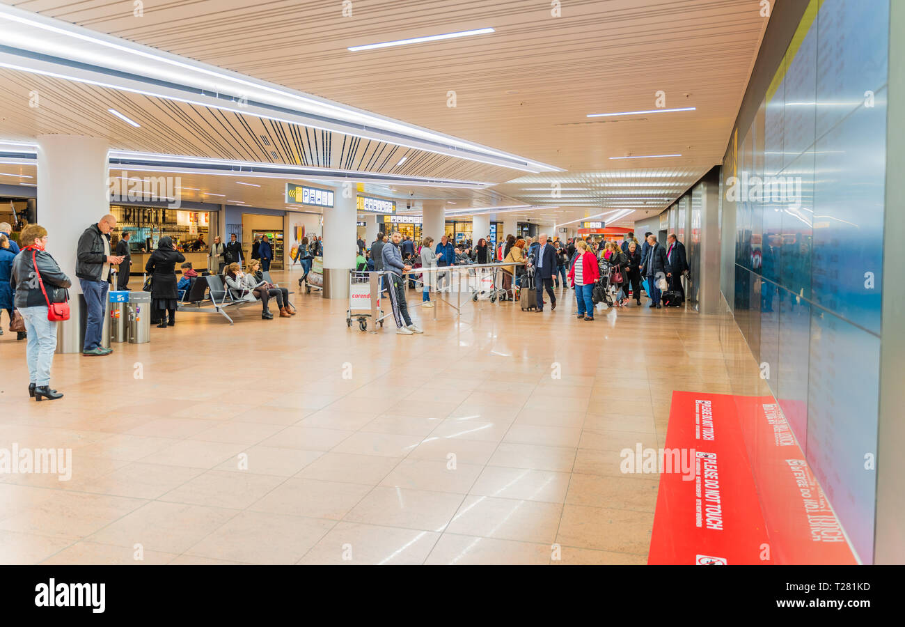 Terminal check in blur hi-res stock photography and images - Alamy