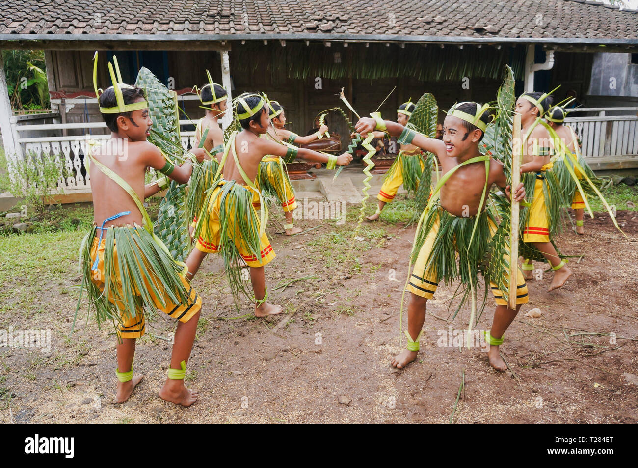 Traditional bamboo dance hi-res stock photography and images - Alamy
