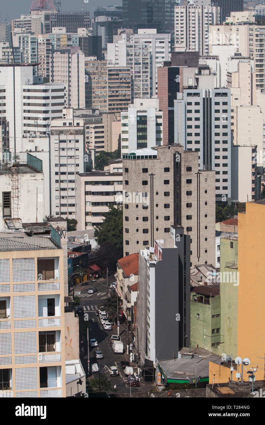 Bustling high rise buildings hi-res stock photography and images - Alamy