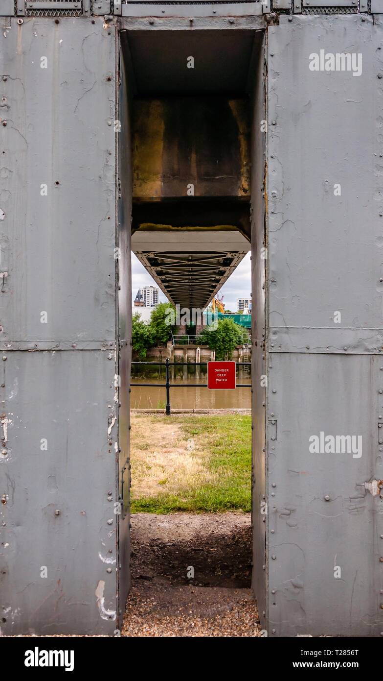 Cody dock bow creek river hi-res stock photography and images - Alamy