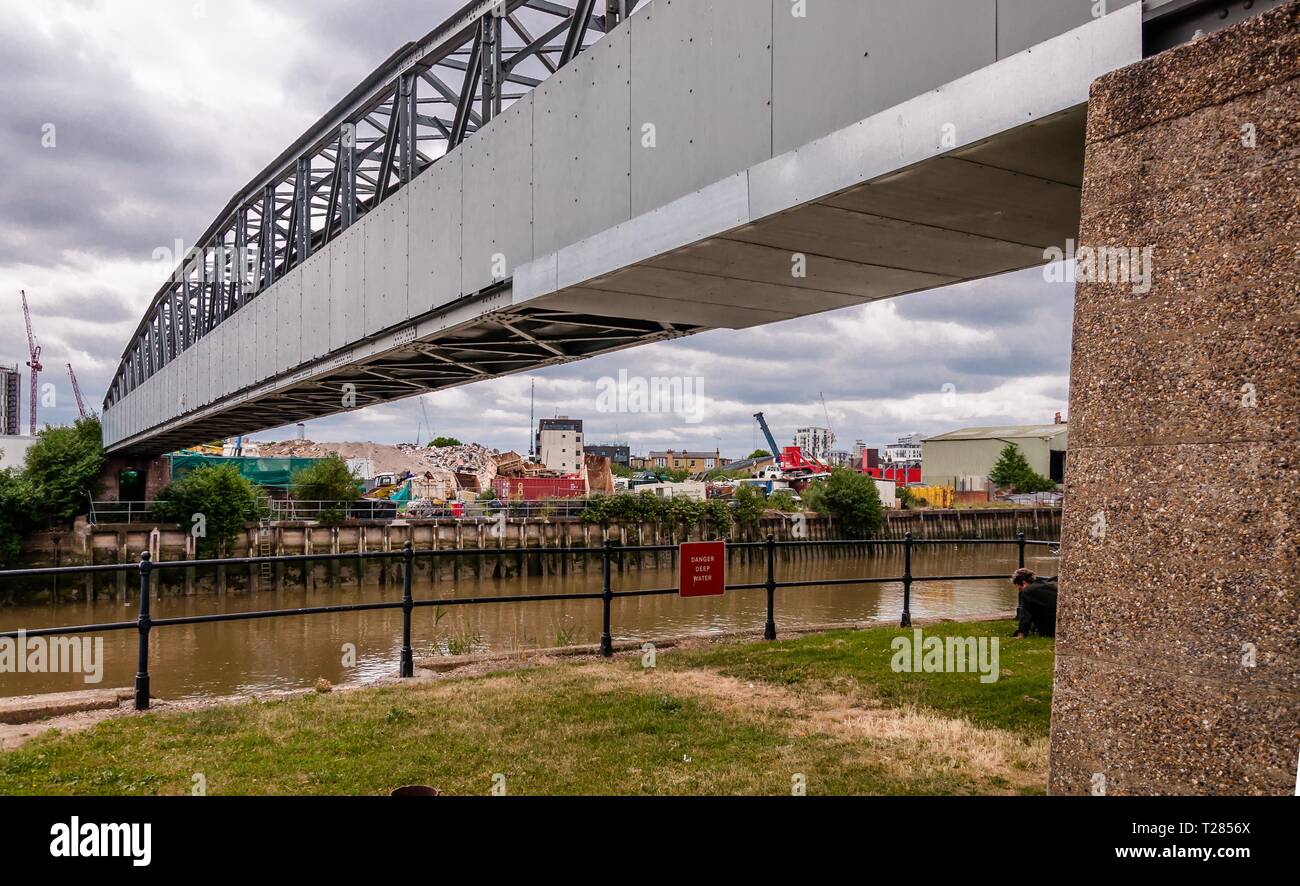 Cody dock bow creek river hi-res stock photography and images - Alamy