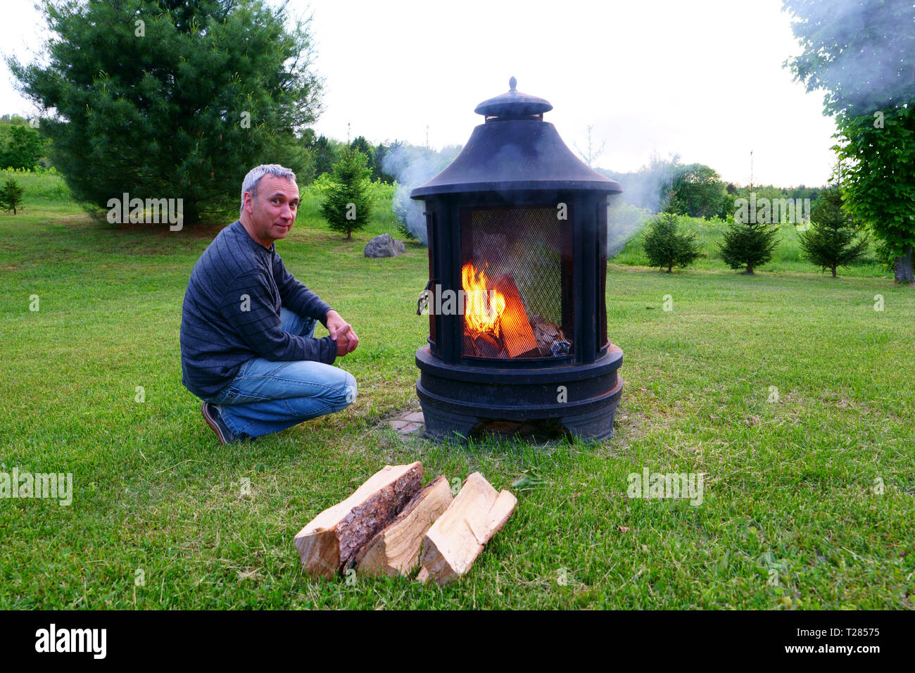 Outdoor fireplace hi-res stock photography and images - Alamy