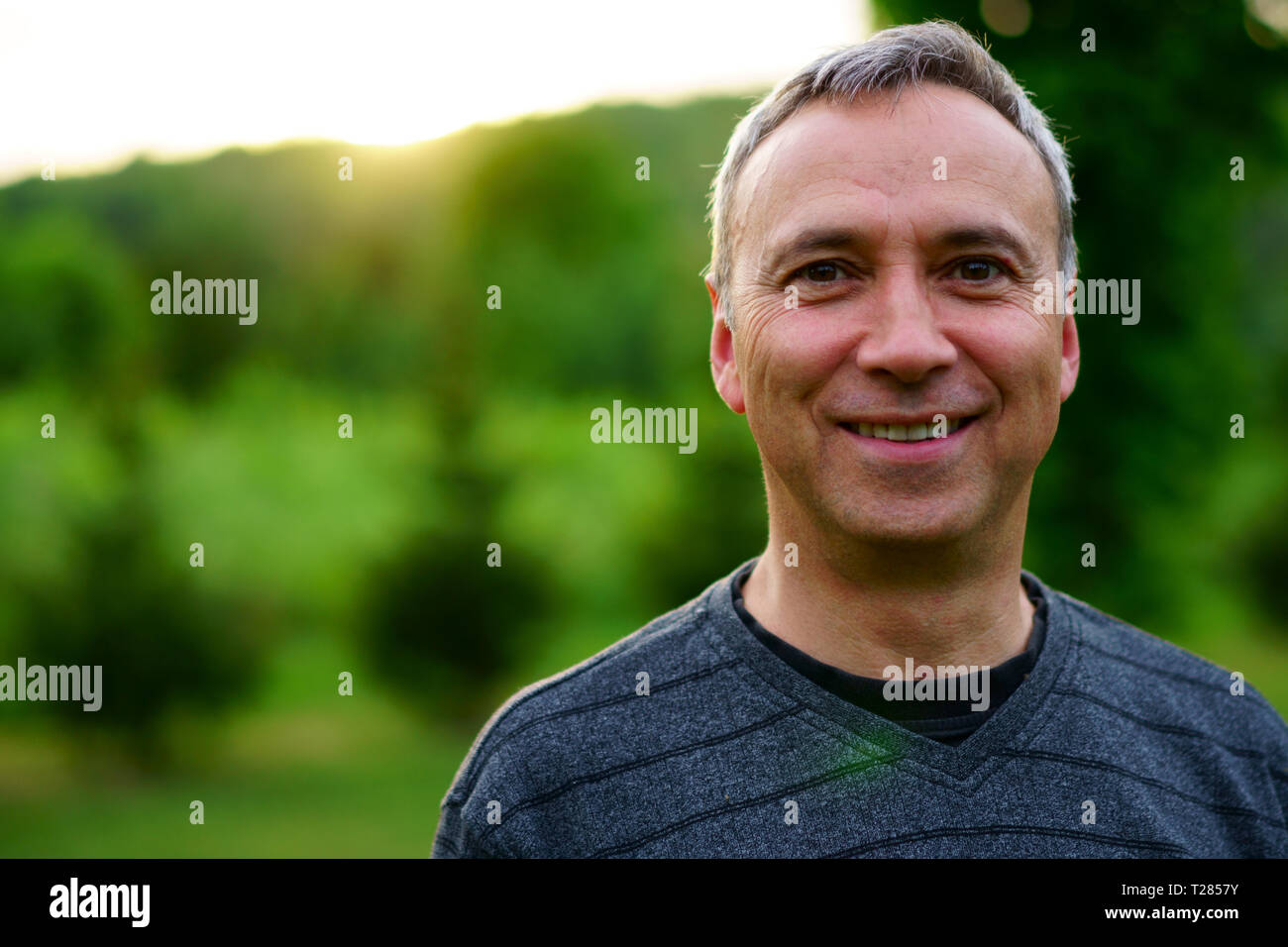 Attractive man smiling hi-res stock photography and images - Alamy