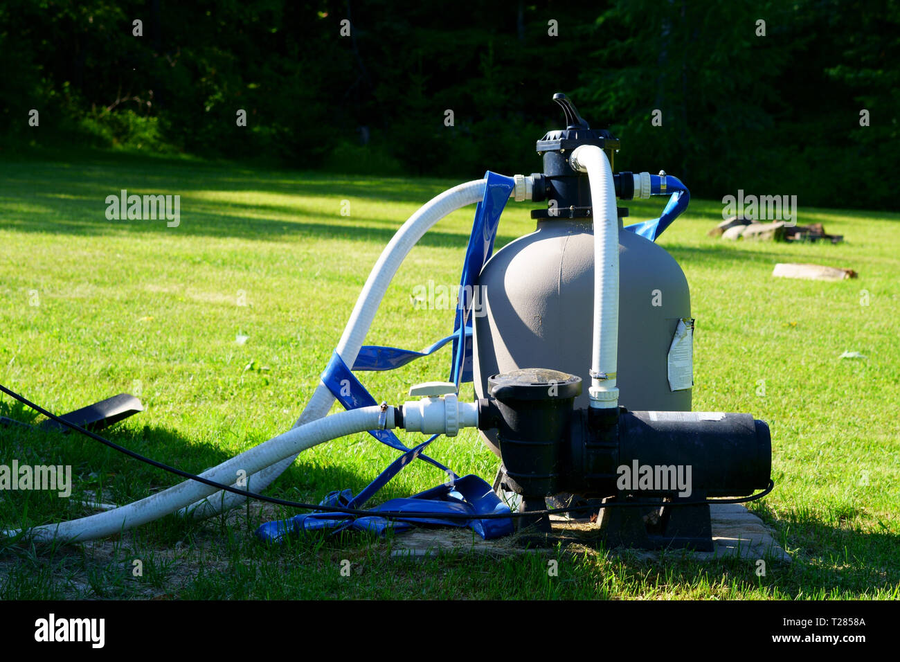 Automatic electric filter engine for swimming pool in the backyard ...