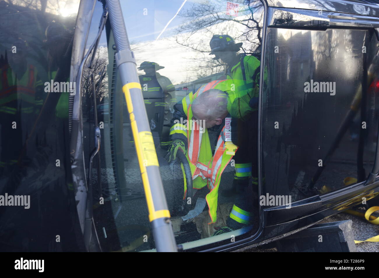 First responders accident scene hi-res stock photography and images - Alamy