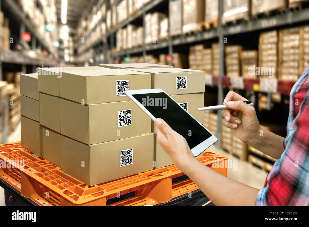 Industrial 4.0 , Augmented reality and smart logistic concept. Hand ...