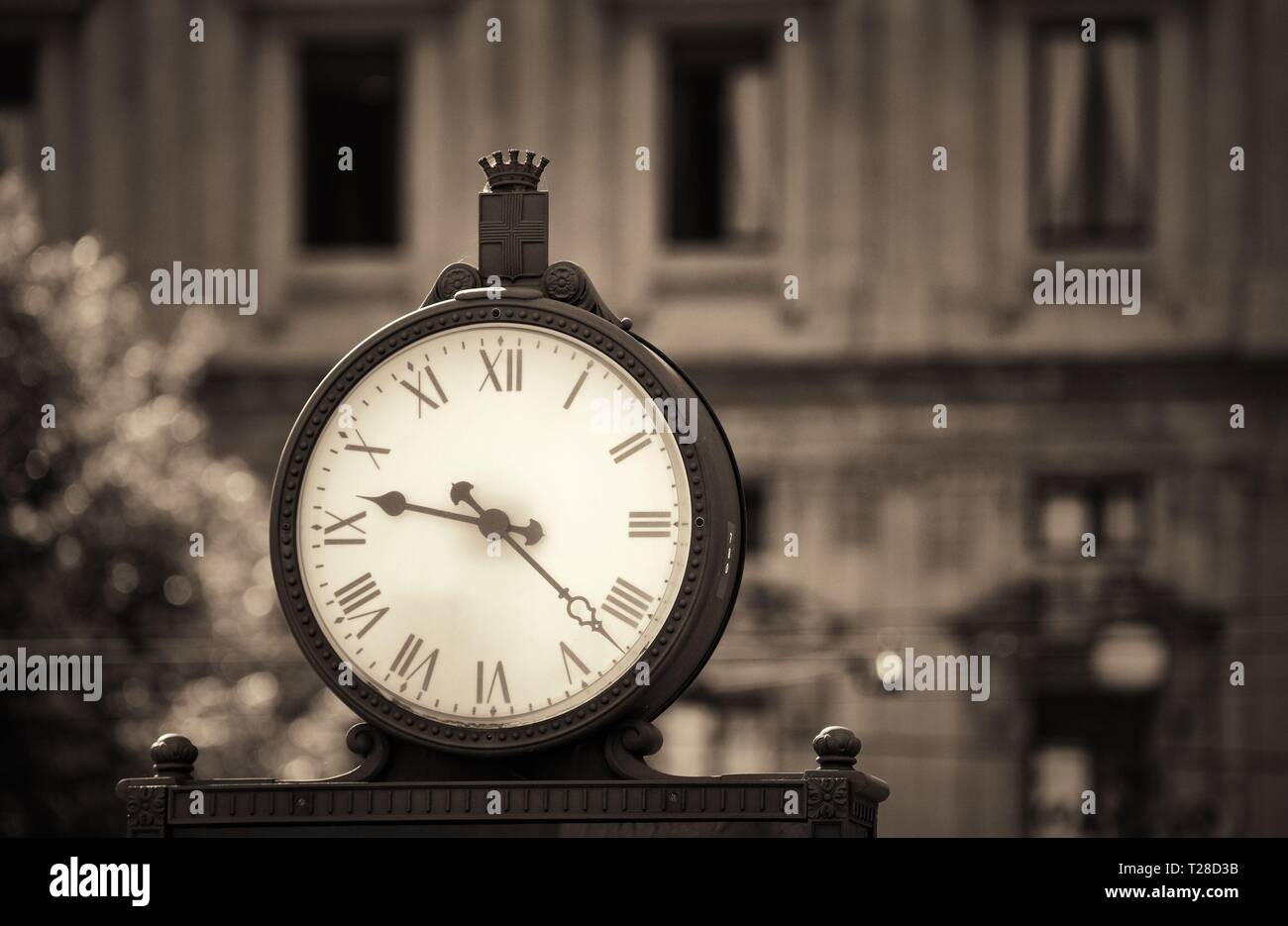 Vintage clock in milan hi-res stock photography and images - Alamy