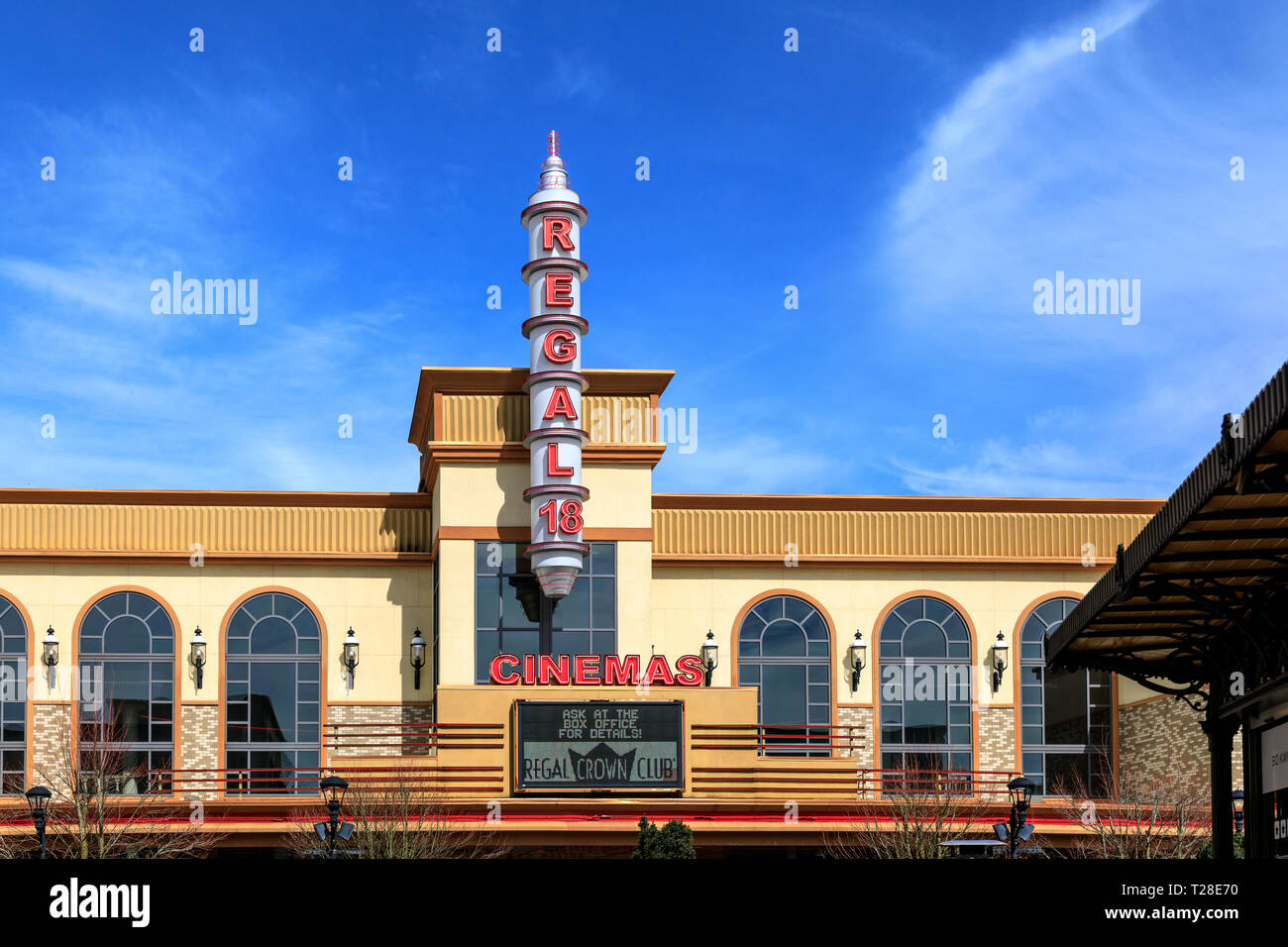 Bridgeport village in tigard hi-res stock photography and images - Alamy