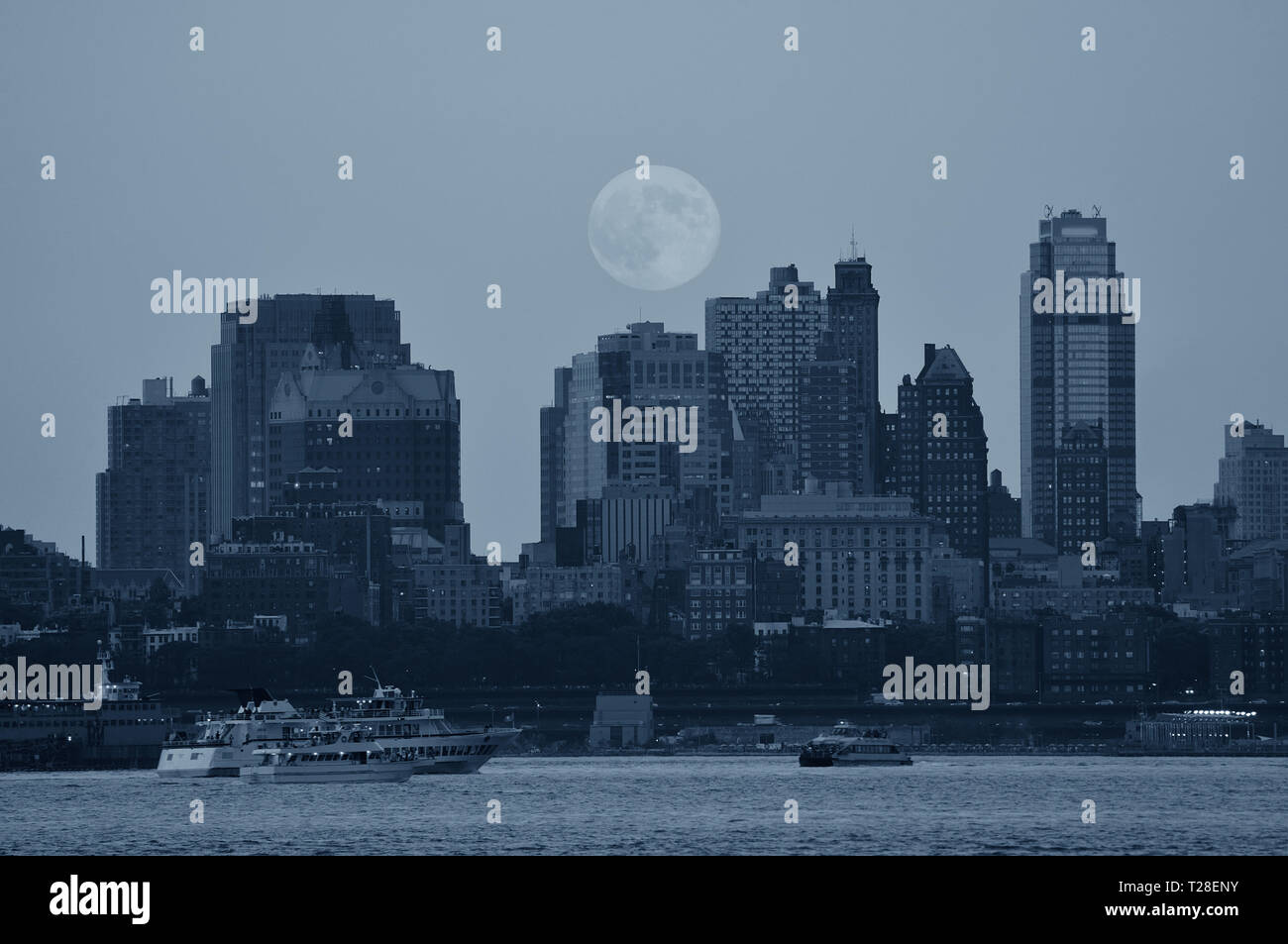 Super moon downtown buildings hi-res stock photography and images - Alamy