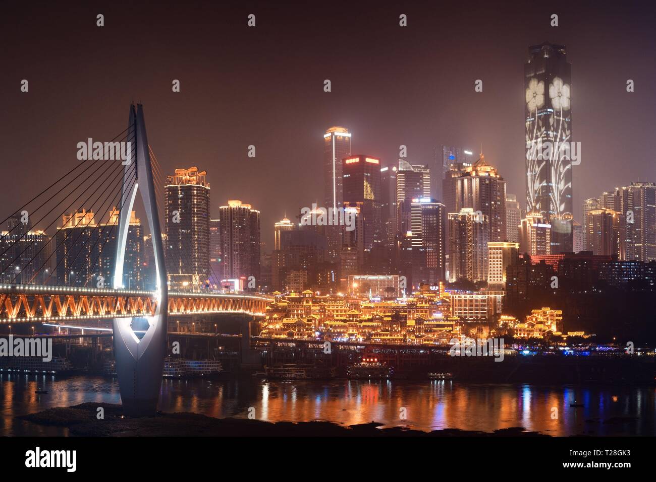 The qiansimen jialing river bridge hi-res stock photography and images ...