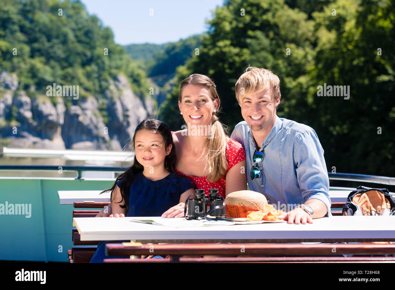 Cruise ship family holiday hi-res stock photography and images - Alamy
