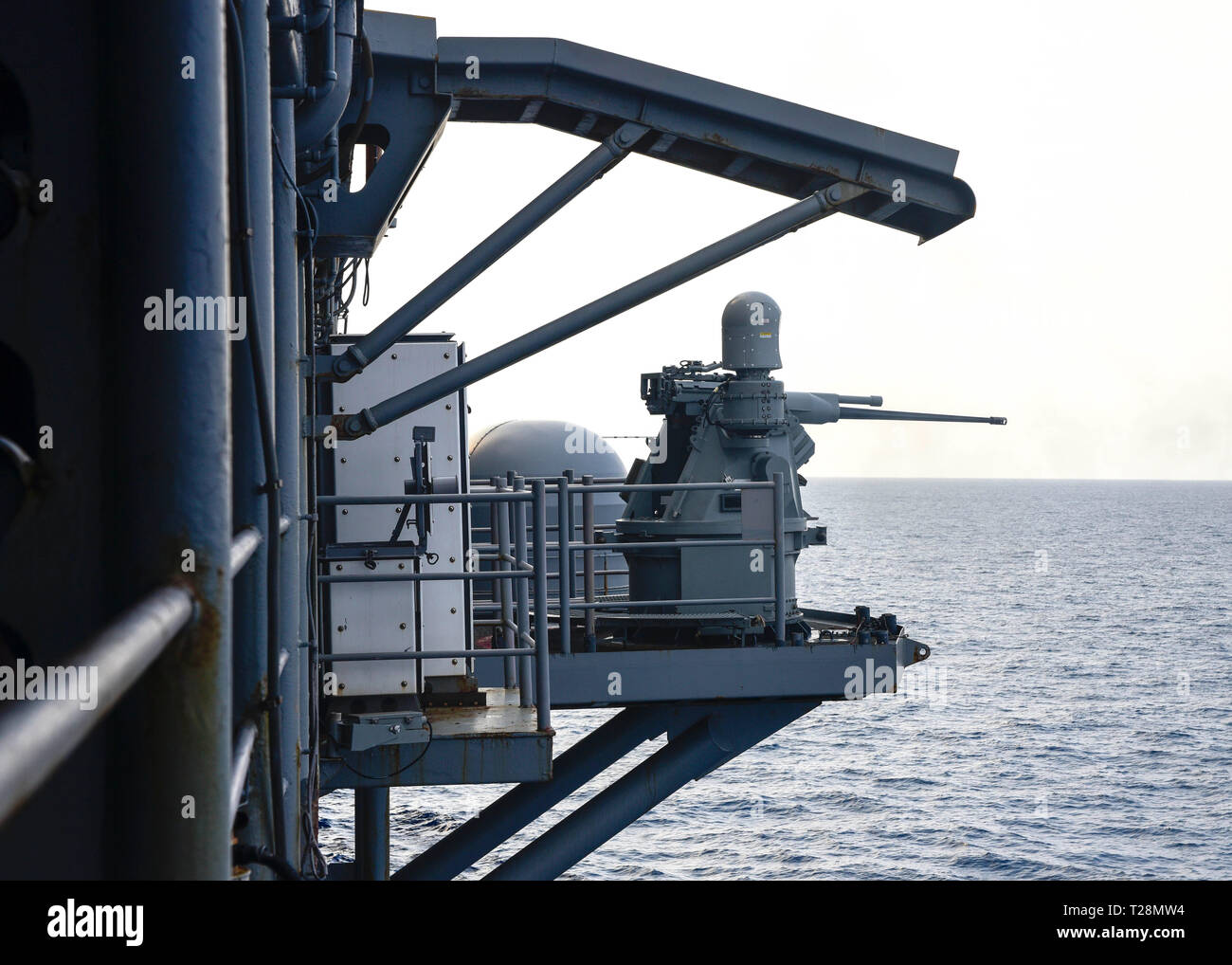 Mk 38 25 mm gun system hi-res stock photography and images - Alamy