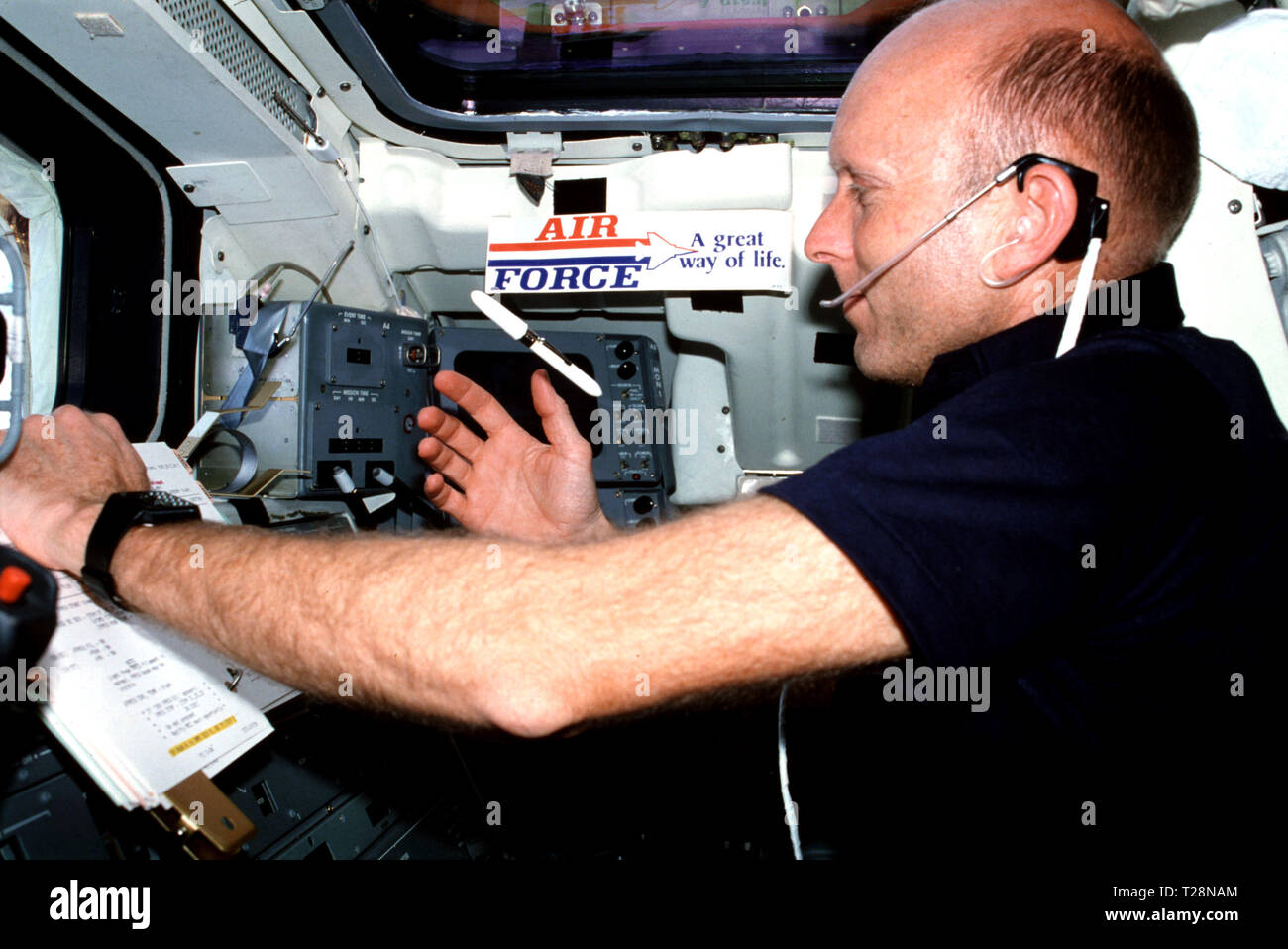 (22-30 March 1982) --- Pilot Gordon Fullerton, wearing communications ...